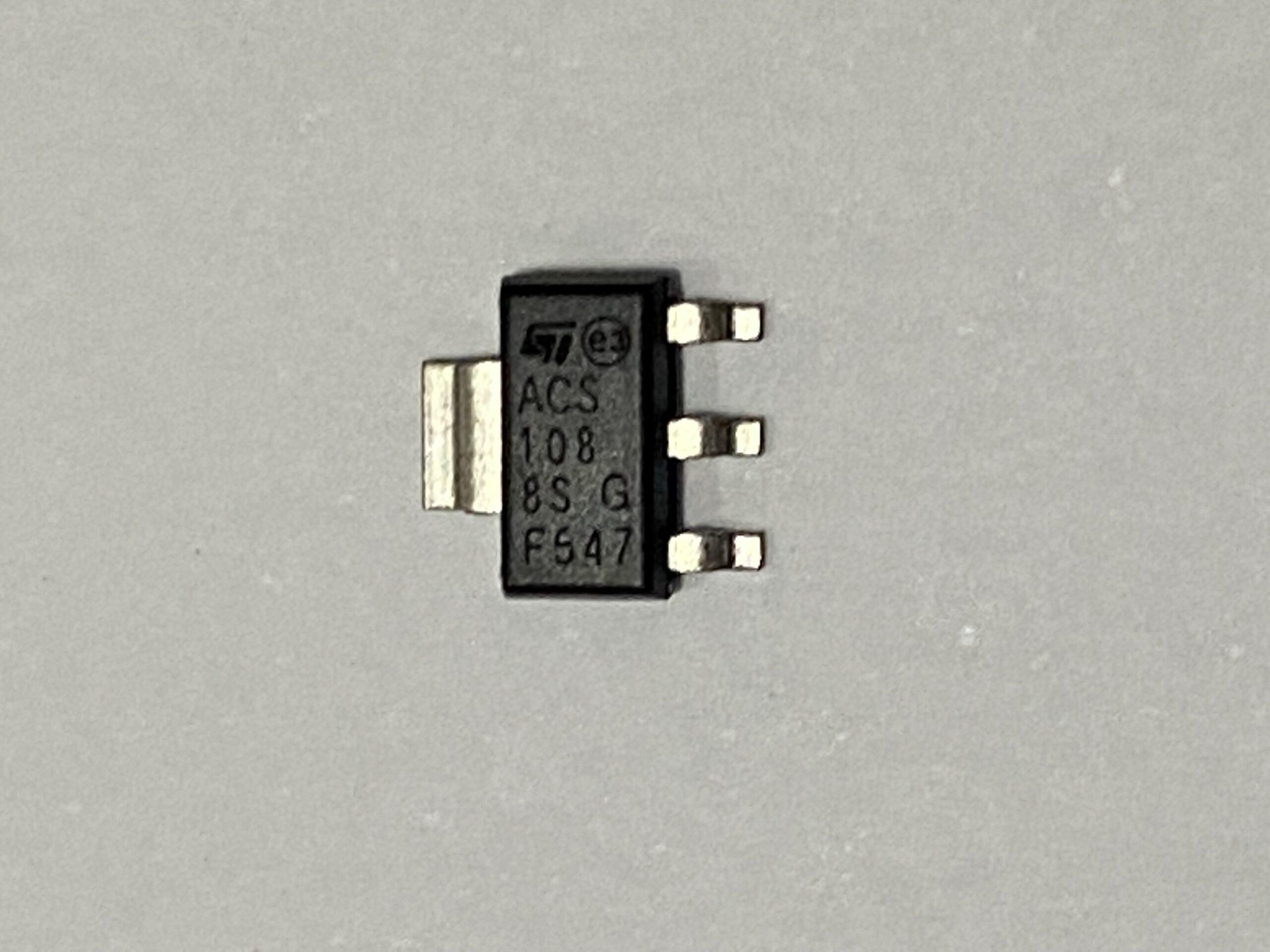 TR TRIAC AC/SW 600V 0.8A SOP223 - LCA Import